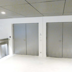 La porte de transformateur sur-mesure et un laquage personnalisé